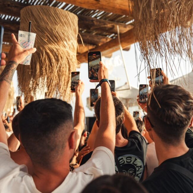 Las Rocas Beach Club - FARRA WORLD