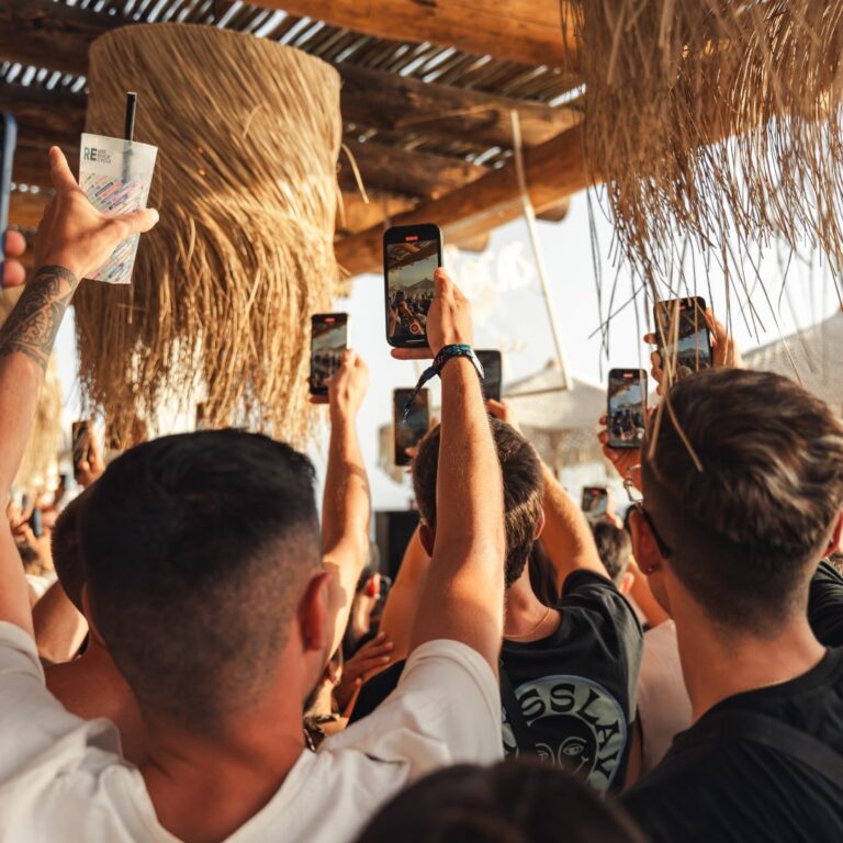 Las Rocas Beach Club - FARRA WORLD